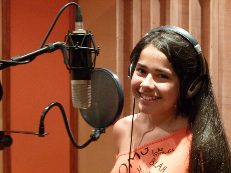 Alisson Staff inicia “Hoy” su carrera musical. | LatinOL.com Música