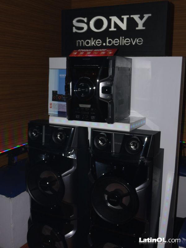 Fotos del lanzamiento de Sony de su nueva línea de audio 2012 | LatinOL ...