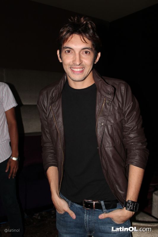 Iván Barrios presenta su nuevo video “Quisiera” | LatinOL.com Música