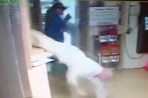 Mira como escapa de la prisión al mejor estilo de las películas ...