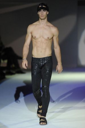 Los jeggings muy de moda en los hombres esta temporada | LatinOL.com ...