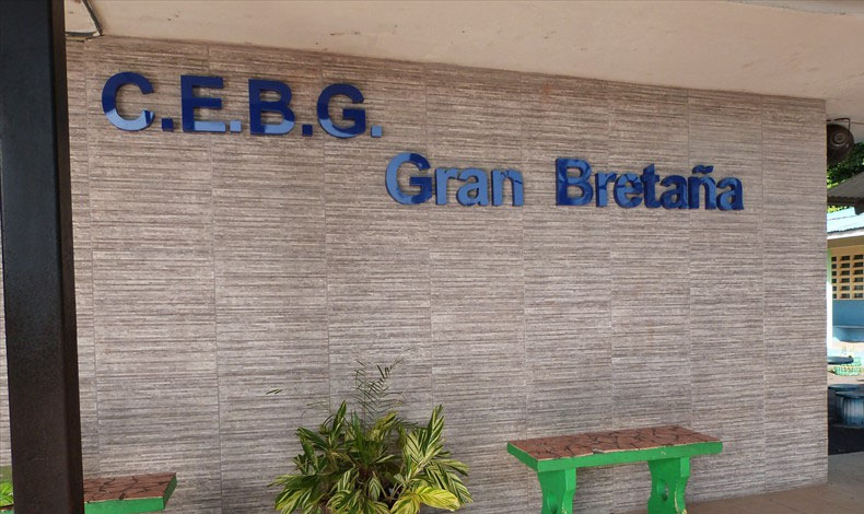 La comunidad educativa del CEBG se mantiene en paro indefinido ...