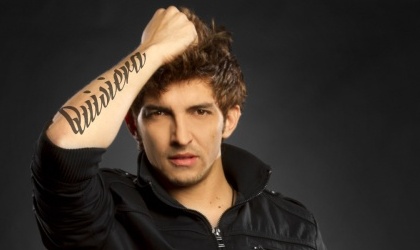 Iván Barrios nos presenta su Aviones de Papel | LatinOL.com Música