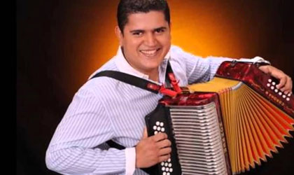 Nuevo tema de Isaac De León y su conjunto los Indomables | LatinOL.com ...