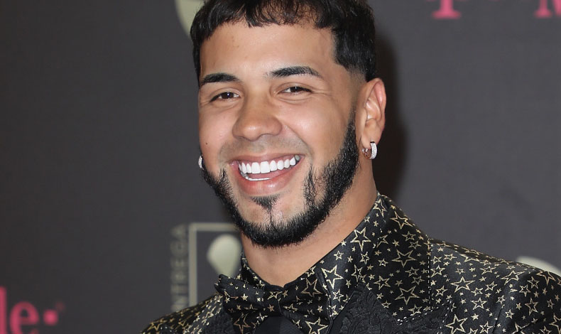 Anuel AA presume su extensa colección de joyas | LatinOL.com SpotFASHION