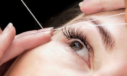 Depilate las cejas con hilo en casa | LatinOL.com Vida Social