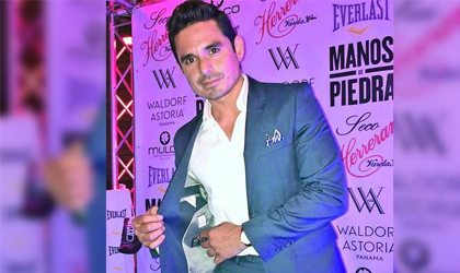 Robin Durán destaca en premier de ‘Hands of Stone’ | LatinOL.com ...