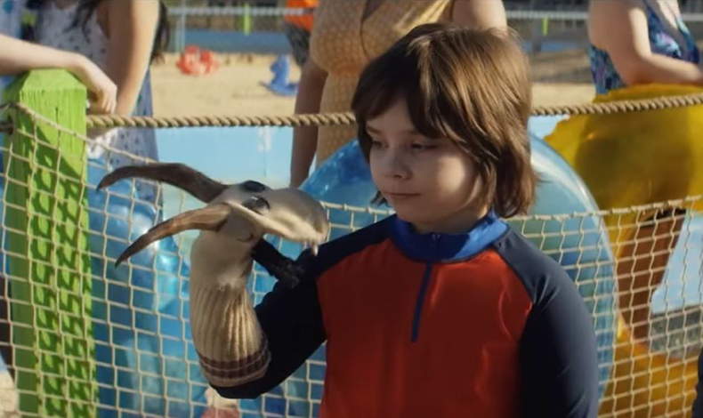 Tráiler de ‘Little Evil’, lo nuevo de Eli Craig para Netflix | LatinOL ...
