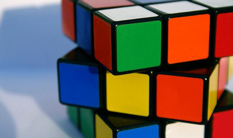 Joven de 15 años lleva el nuevo récord en armar el cubo de Rubik ...