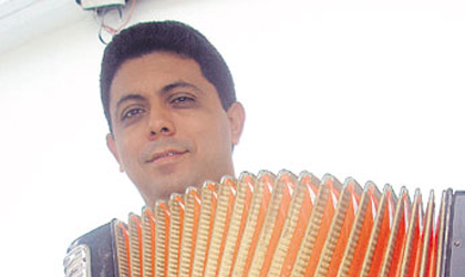 Victor Bernal celebra 30 años de carrera artística | LatinOL.com Música